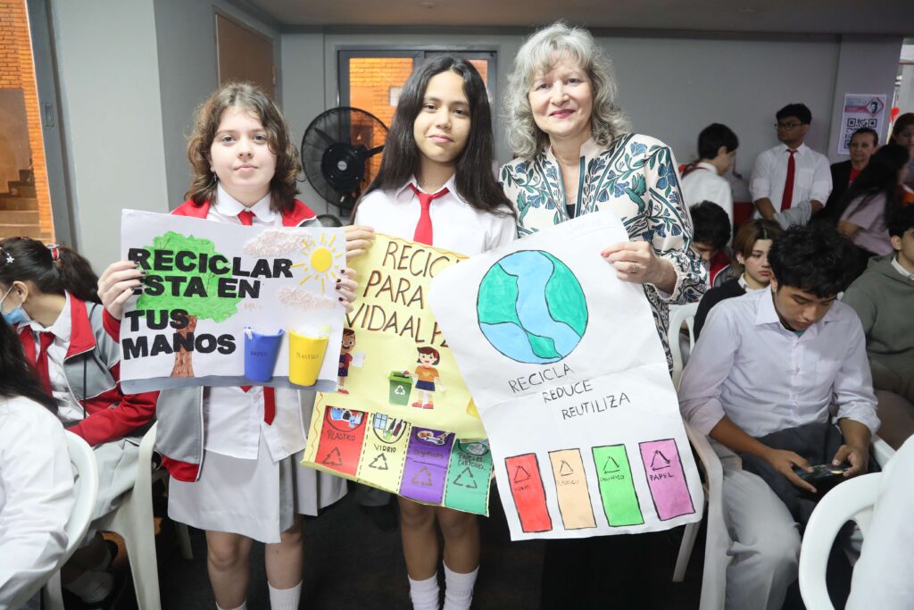 Presentación del libro Cuentos y Ciencias de María Irma Betzel con el ...